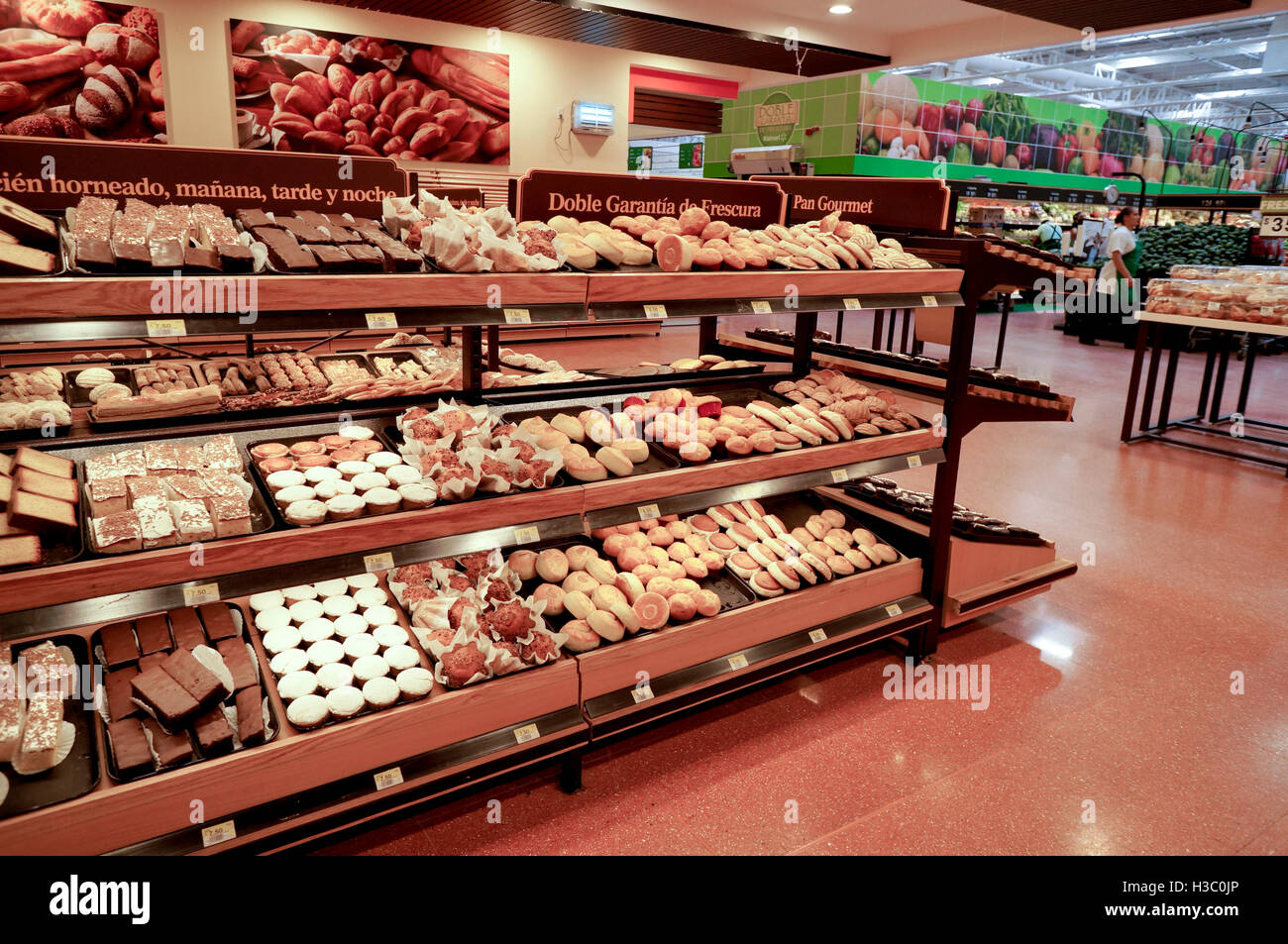 Walmart store bakery hi-res stock photography and images - Alamy