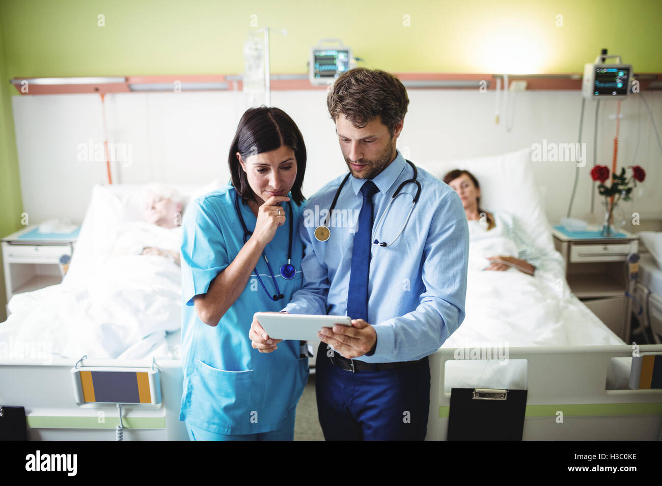Doctor and nurse using digital tablet Stock Photo - Alamy