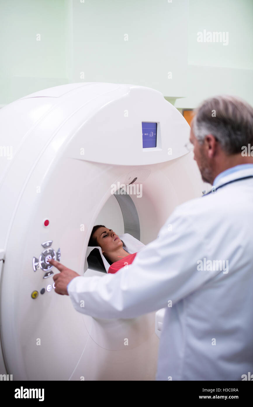 Patient entering mri scan machine Stock Photo - Alamy