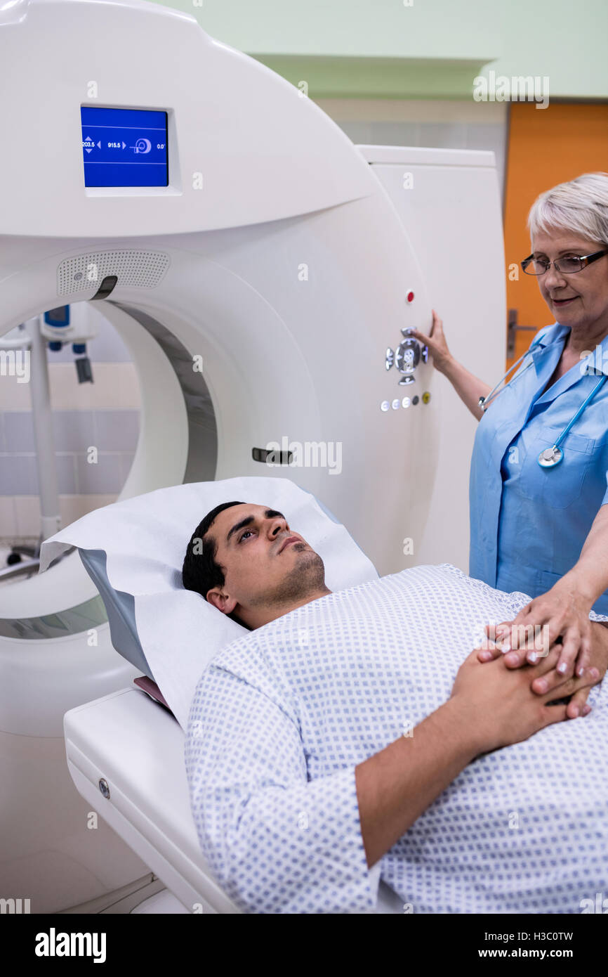 Patient entering mri scan machine Stock Photo - Alamy