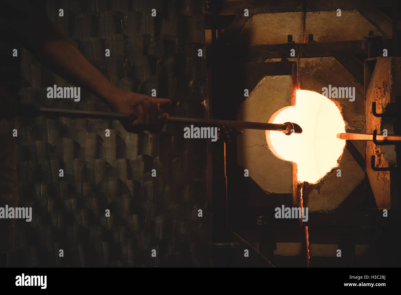 Glass furnace worker hi-res stock photography and images - Alamy