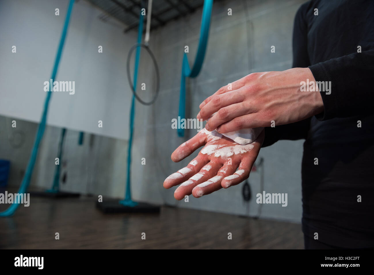 Gymnast rubbing chalk powder on her hands Stock Photo - Alamy