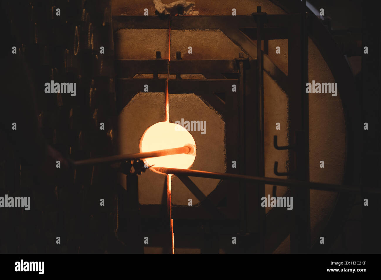 Glass furnace worker hi-res stock photography and images - Alamy