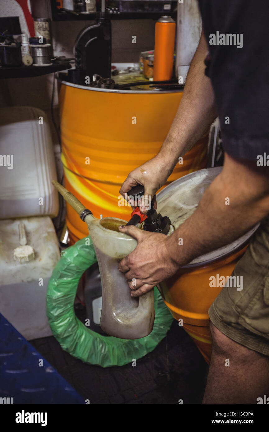 Oil pouring can hi-res stock photography and images - Alamy