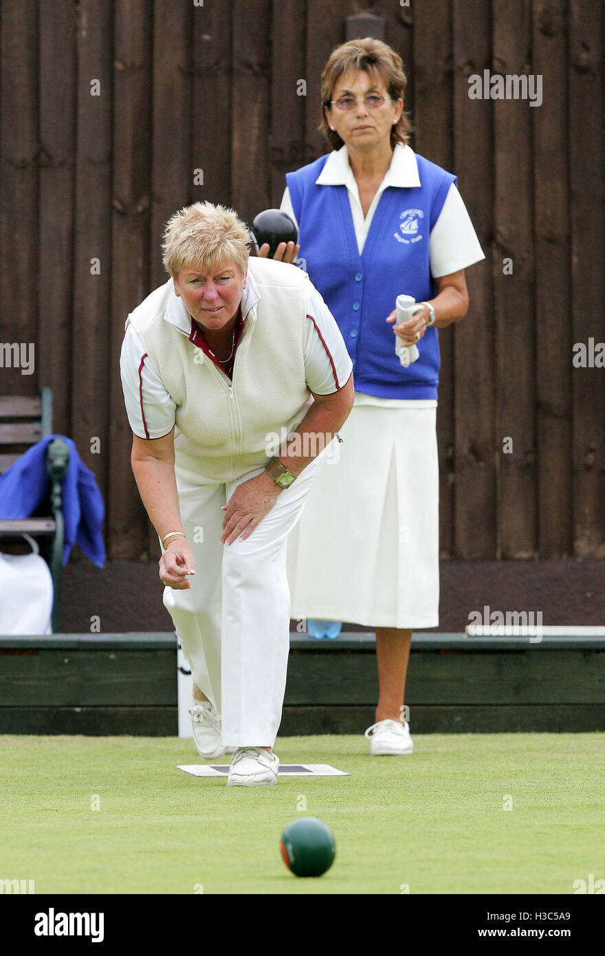 Myra Smith (Clockhouse, white) vs Brig Gunn (Mersea Island, blue ...