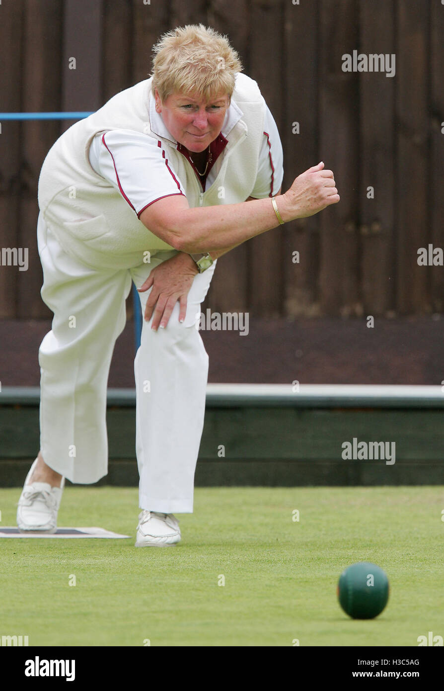 Myra Smith (Clockhouse, white) vs Brig Gunn (Mersea Island, blue ...