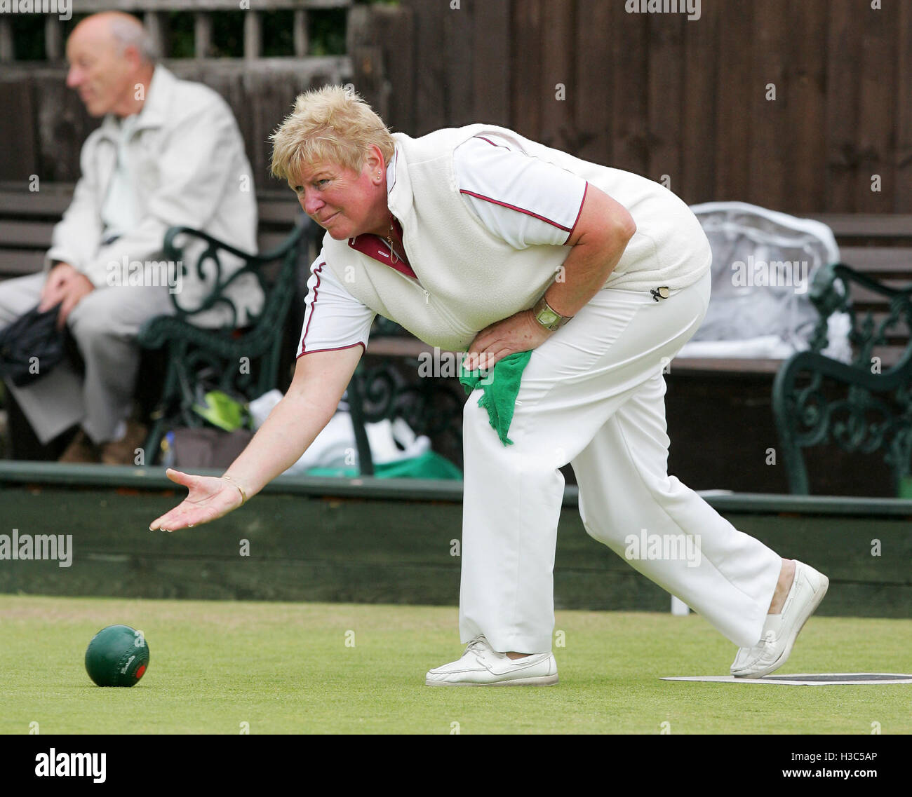 Myra Smith (Clockhouse, white) vs Brig Gunn (Mersea Island, blue ...