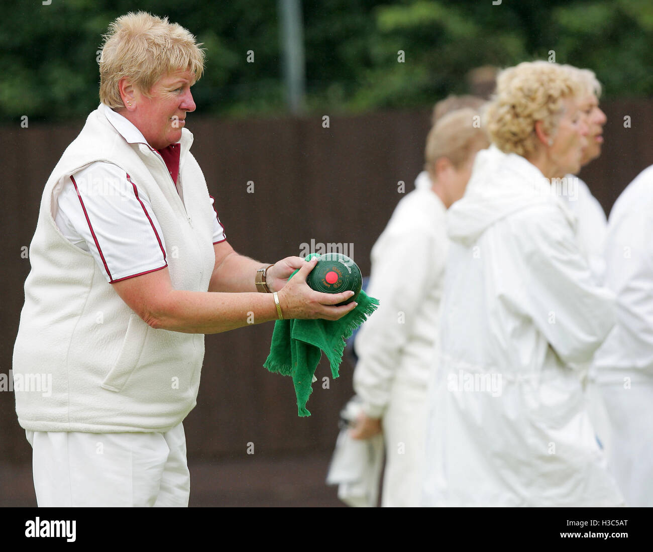 Myra Smith (Clockhouse, white) vs Brig Gunn (Mersea Island, blue ...