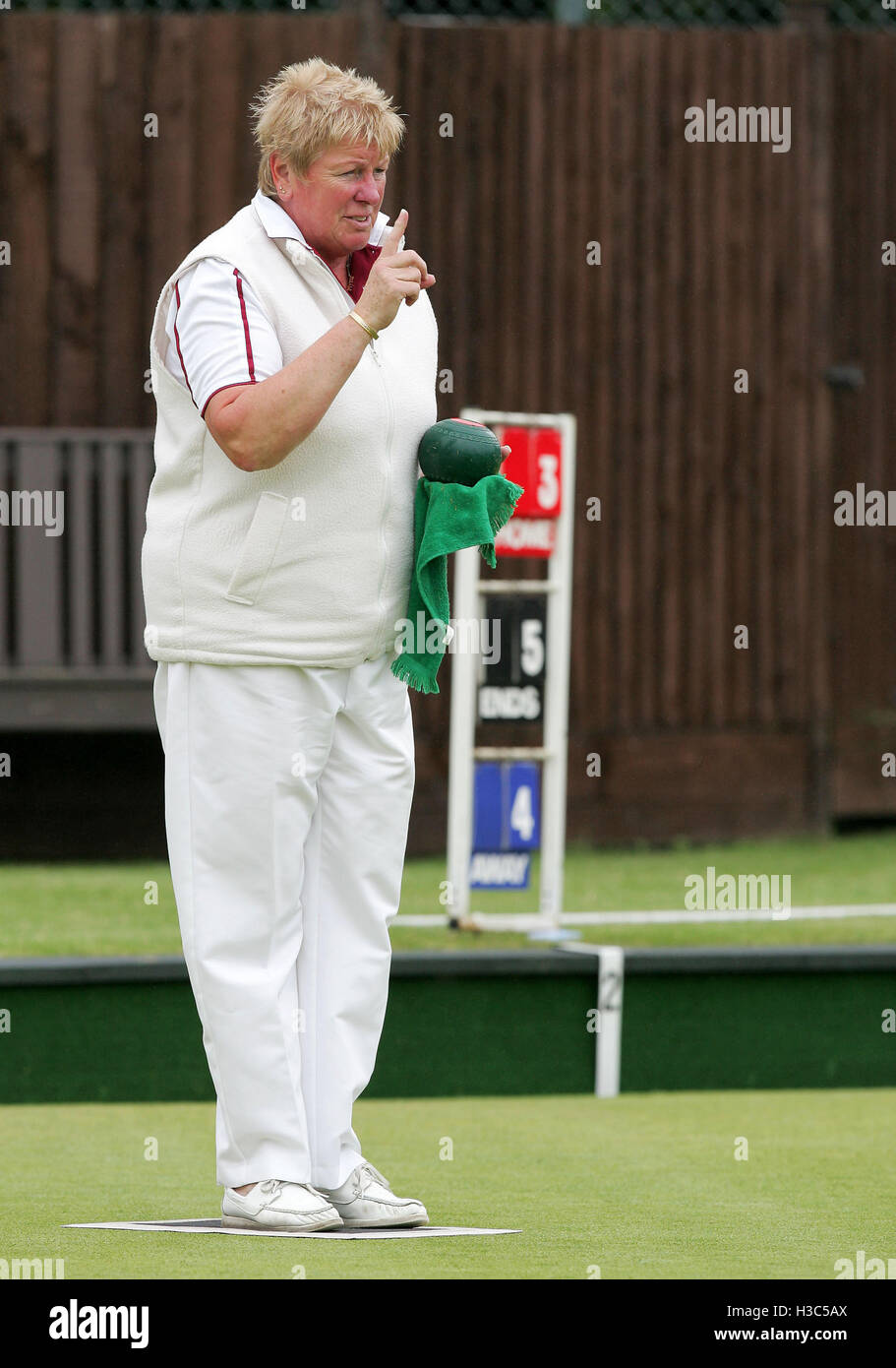 Myra Smith (Clockhouse, white) vs Brig Gunn (Mersea Island, blue ...