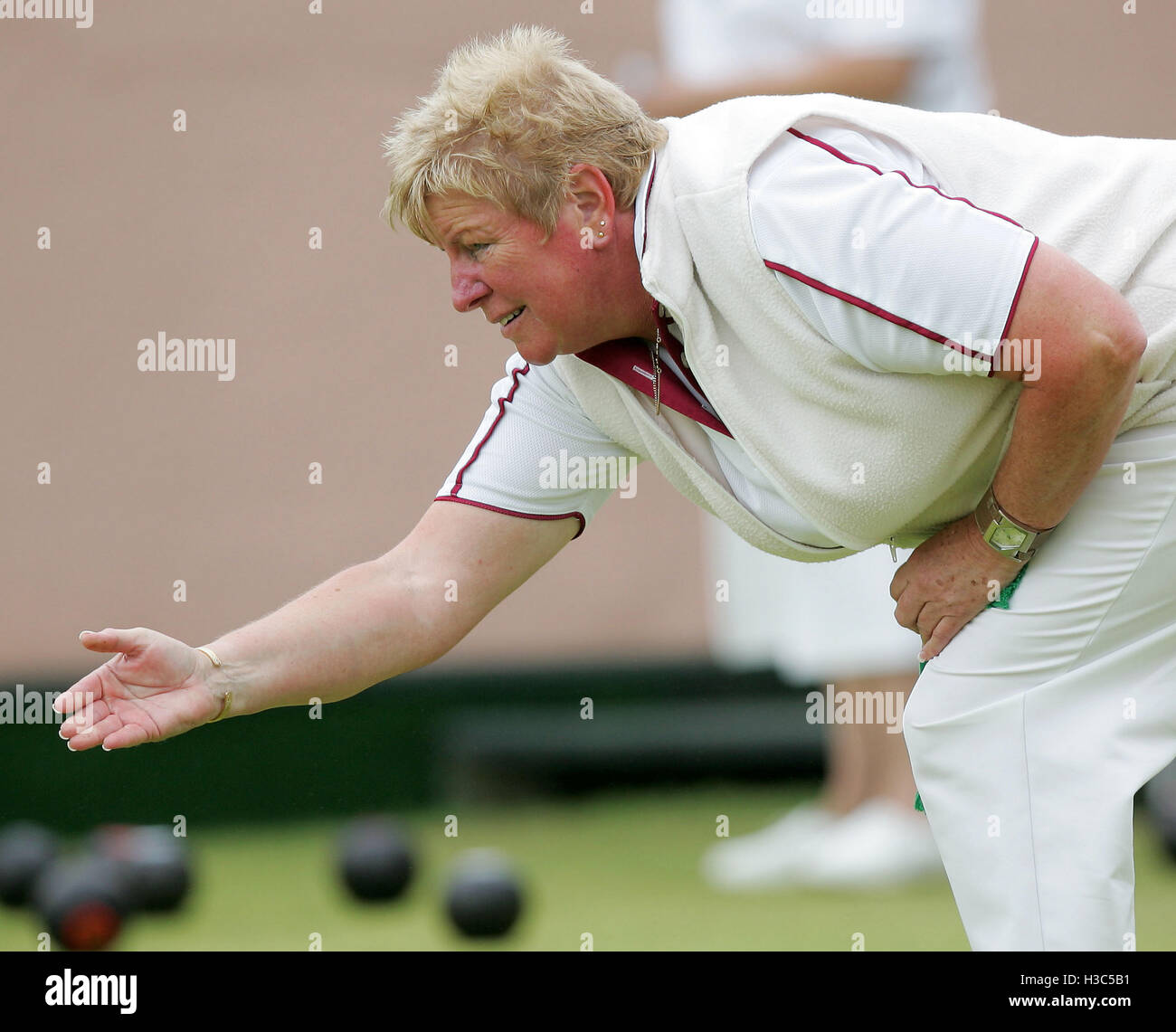Myra Smith (Clockhouse, white) vs Brig Gunn (Mersea Island, blue ...