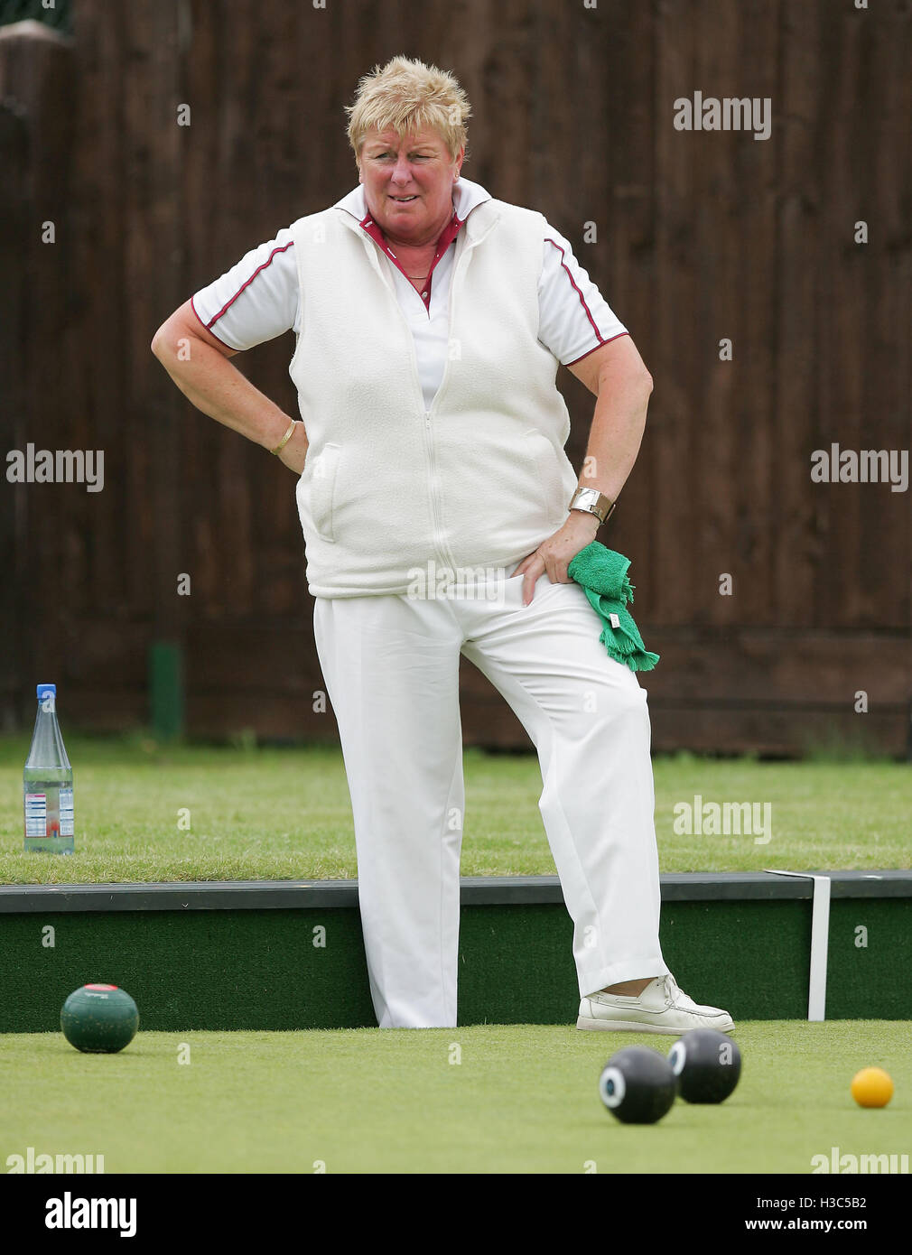 Myra Smith (Clockhouse, white) vs Brig Gunn (Mersea Island, blue ...