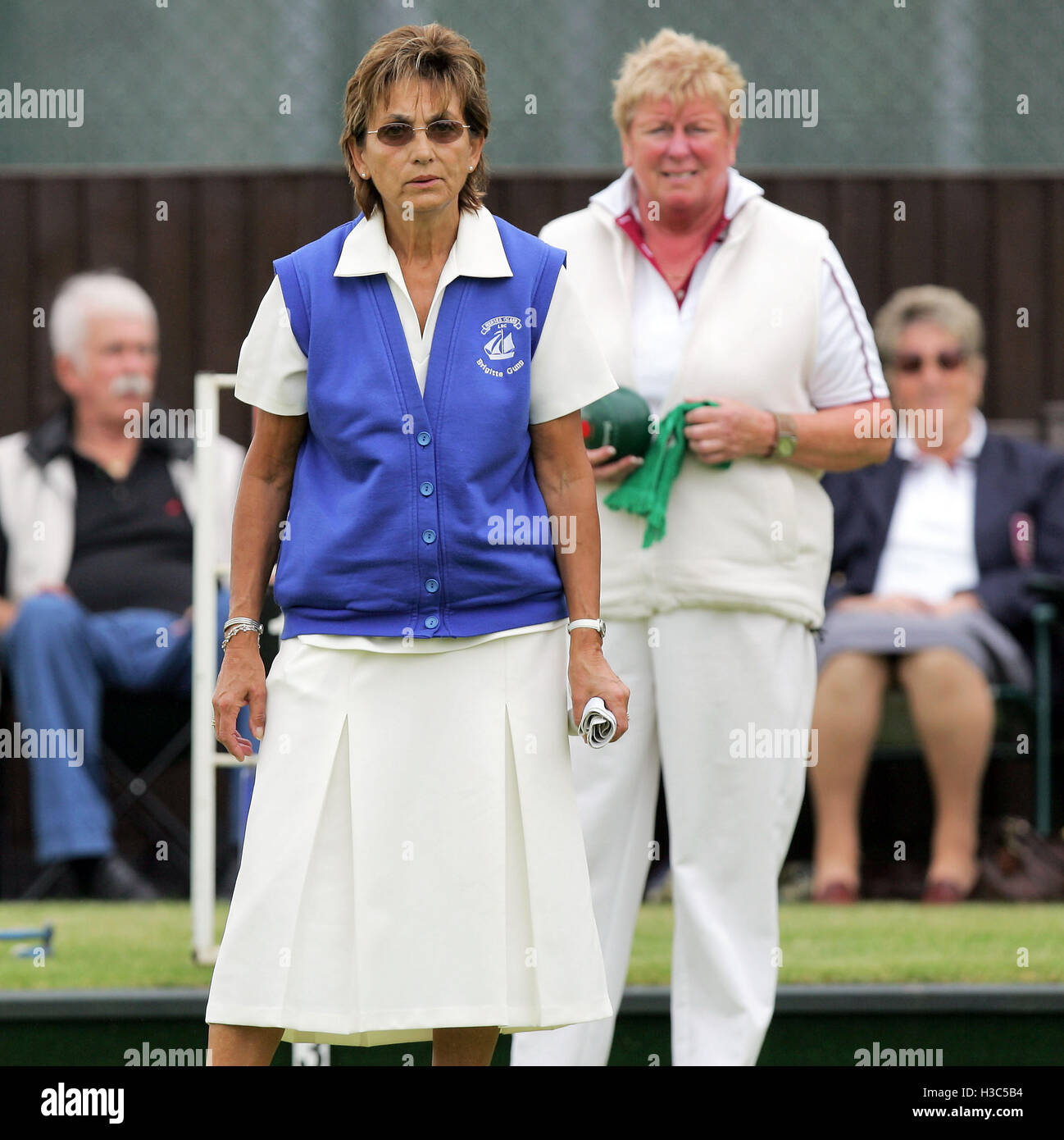 Myra Smith (Clockhouse, white) vs Brig Gunn (Mersea Island, blue ...
