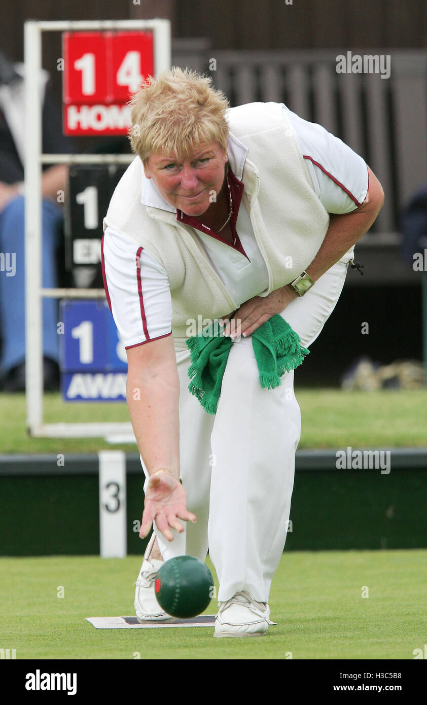 Myra Smith (Clockhouse, white) vs Brig Gunn (Mersea Island, blue ...