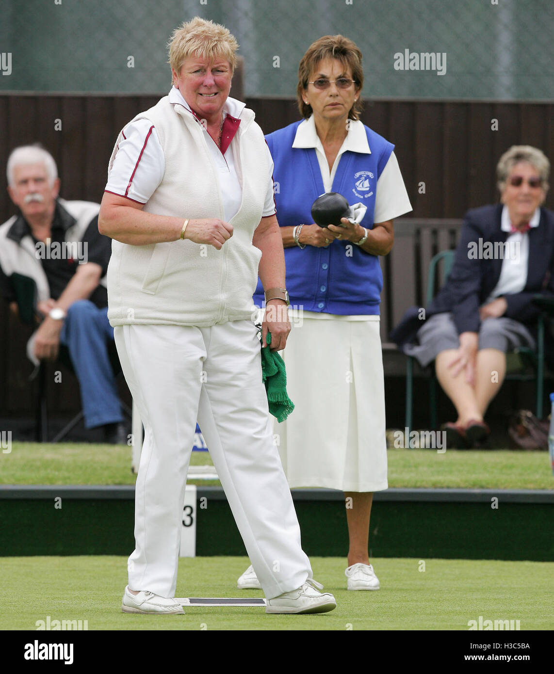 Myra Smith (Clockhouse, white) vs Brig Gunn (Mersea Island, blue ...