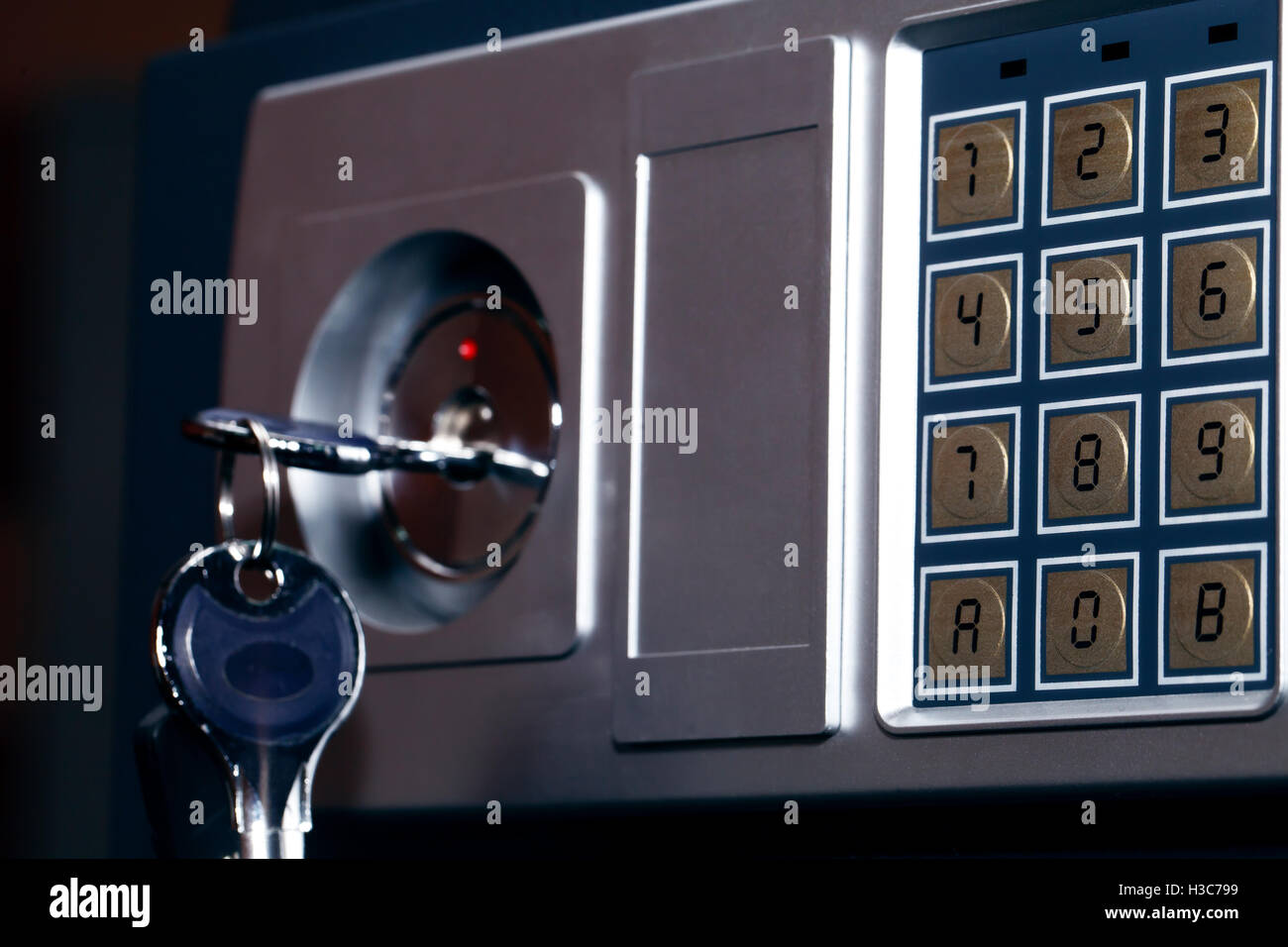 Bank vault icon hi-res stock photography and images - Alamy