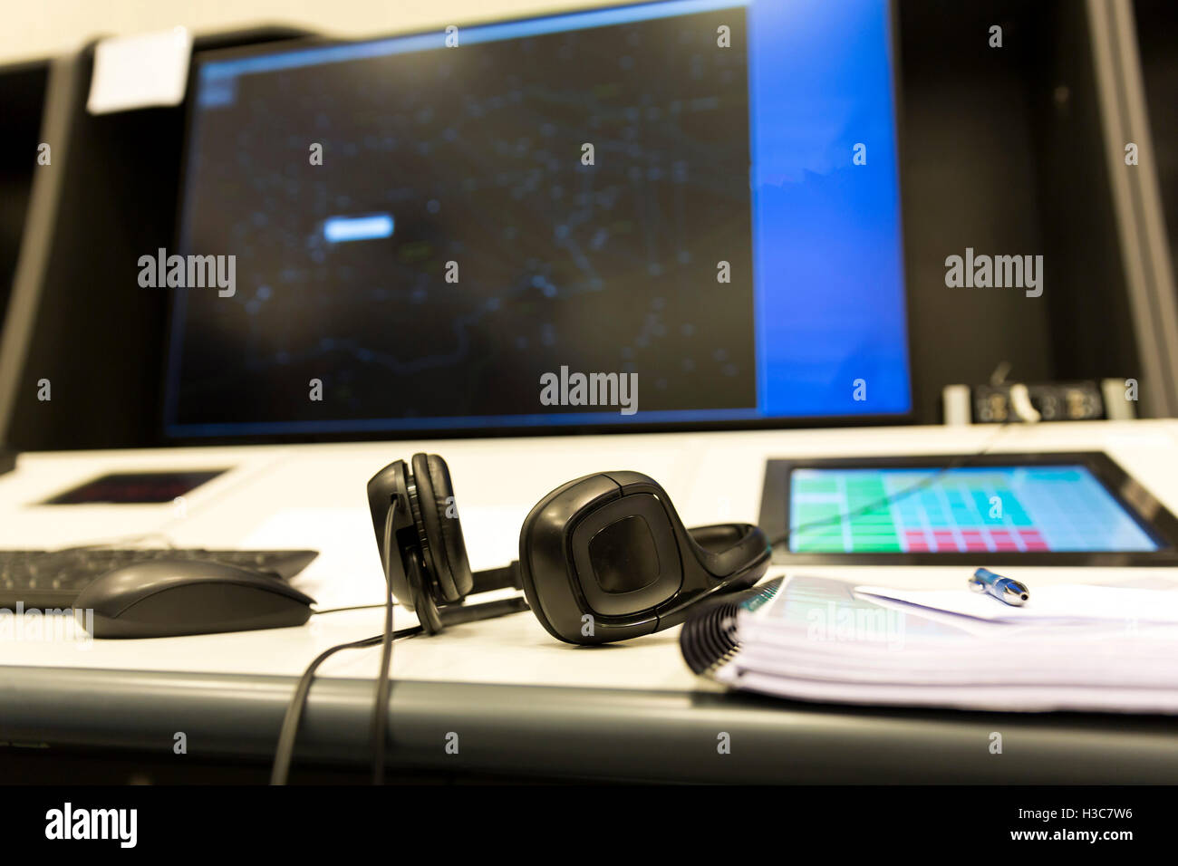 Air traffic controller headset hi-res stock photography and images - Alamy