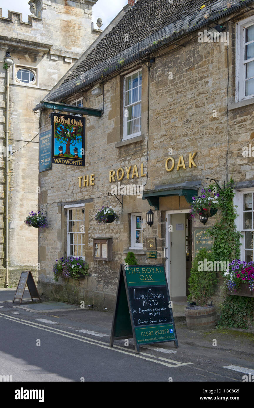 Burford House Inn High Resolution Stock Photography and Images - Alamy