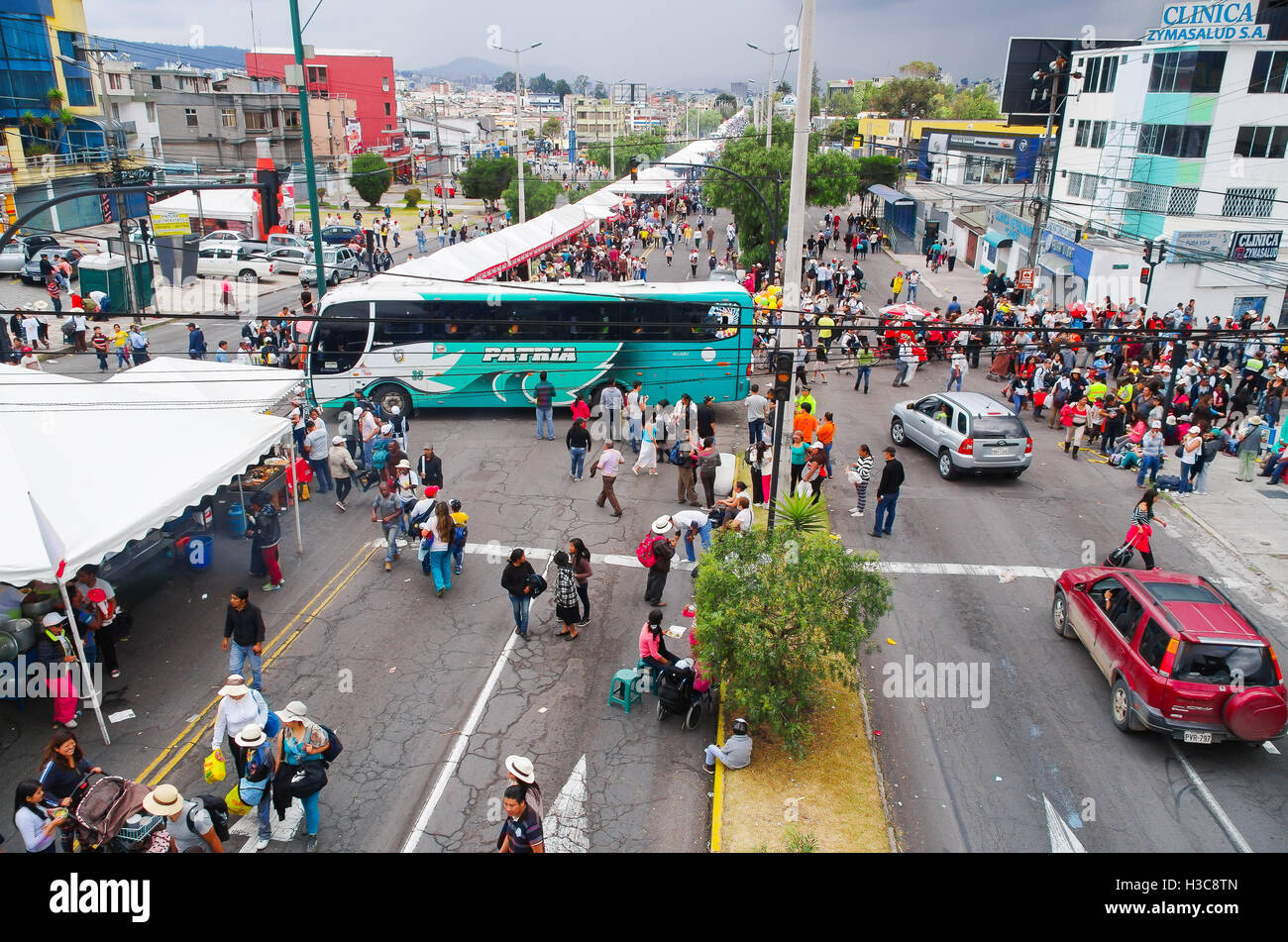Ecuador buses hi-res stock photography and images - Alamy