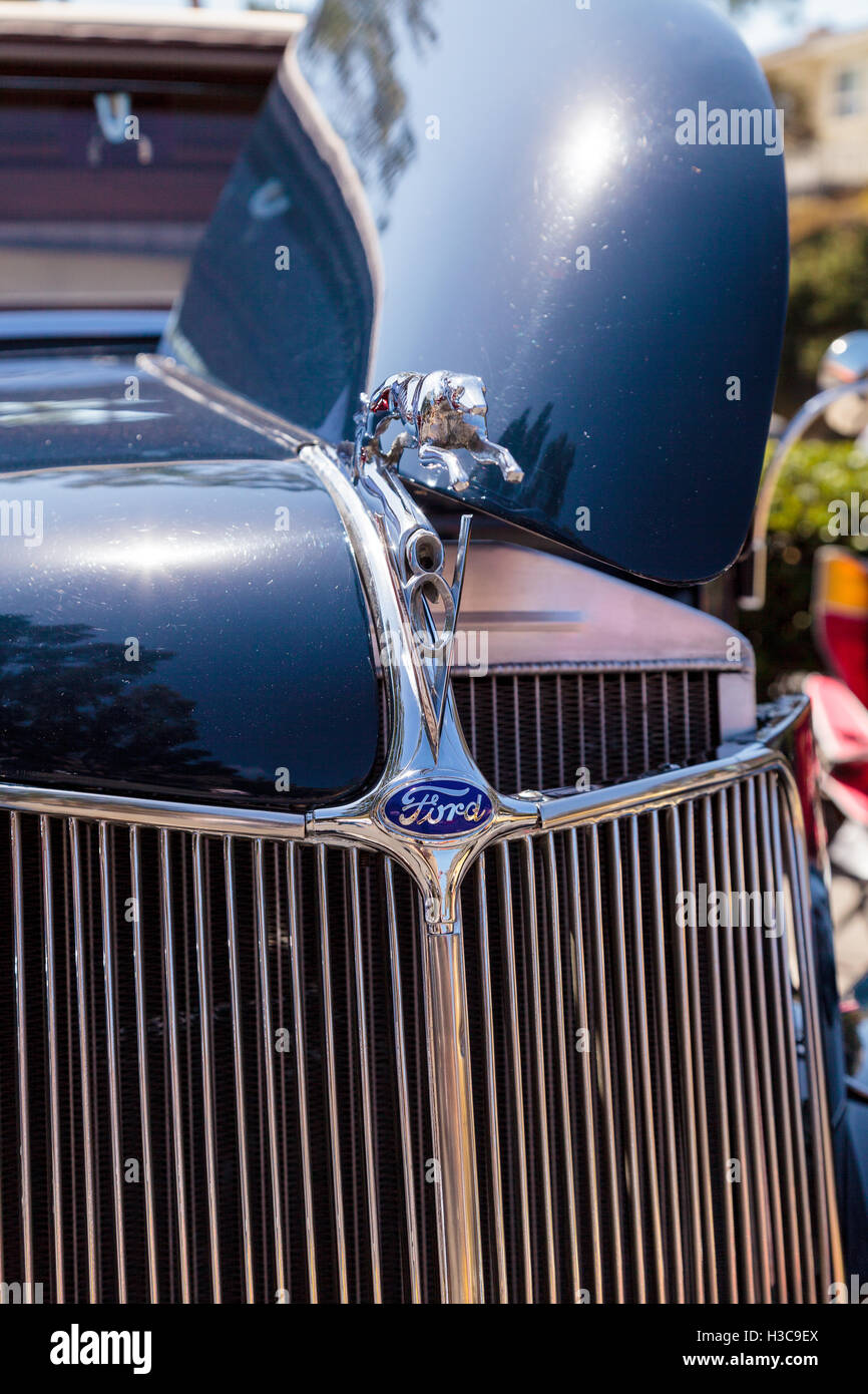 Navy blue car hi-res stock photography and images - Alamy
