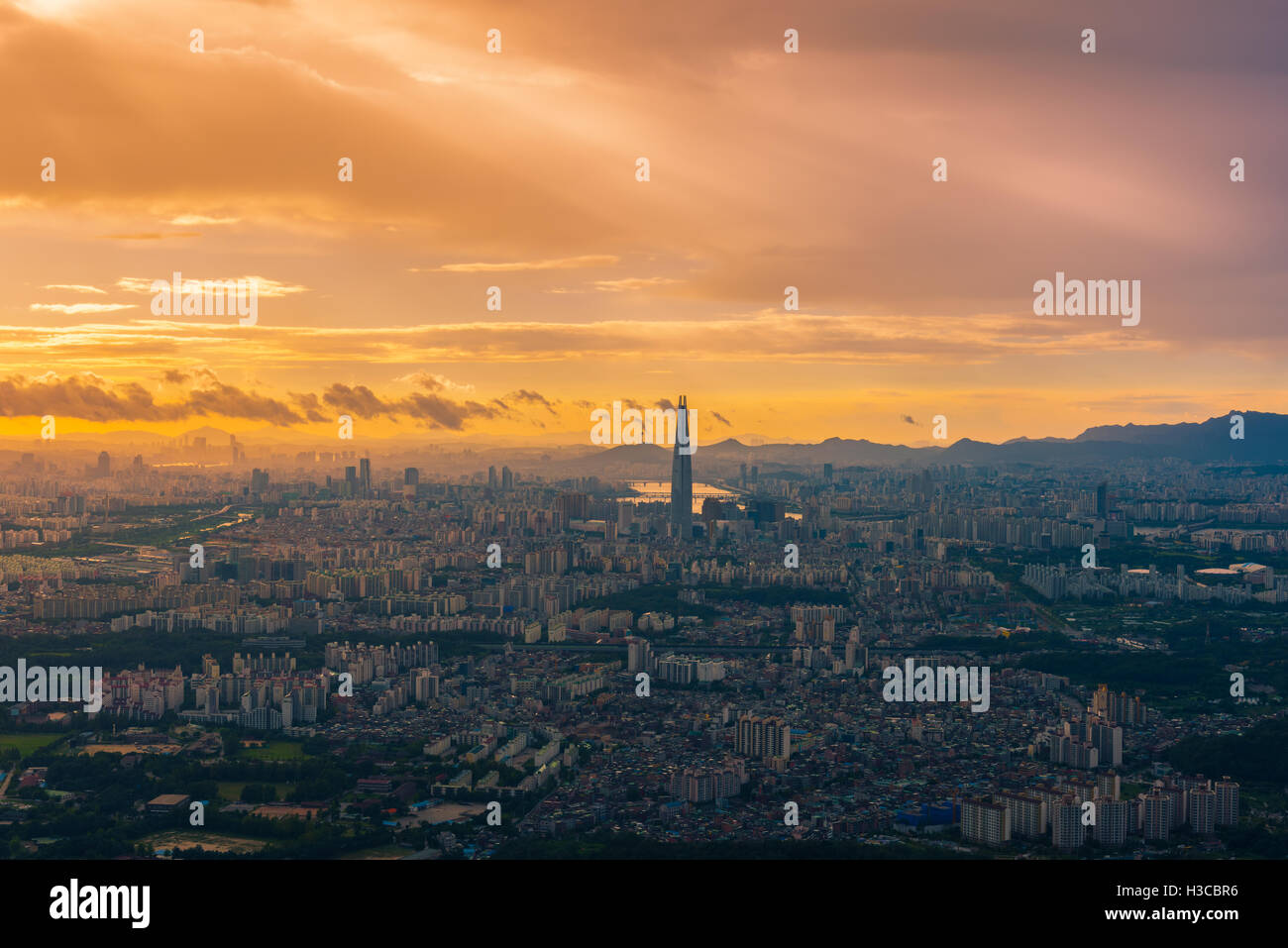 Sunset of Seoul City Skyline, The best view of South Korea Stock Photo ...