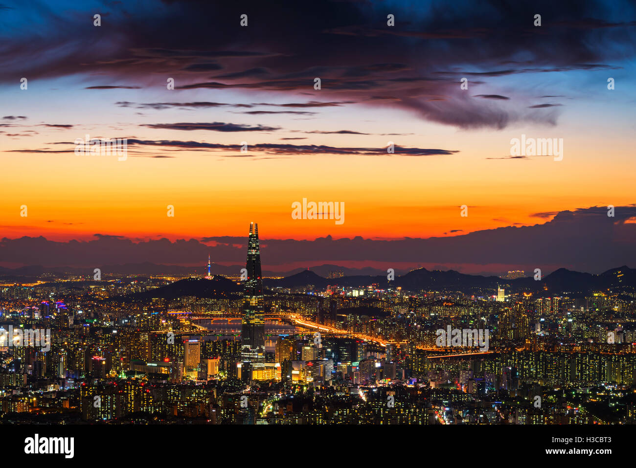 Sunset of Seoul City Skyline, The best view of South Korea Stock Photo ...