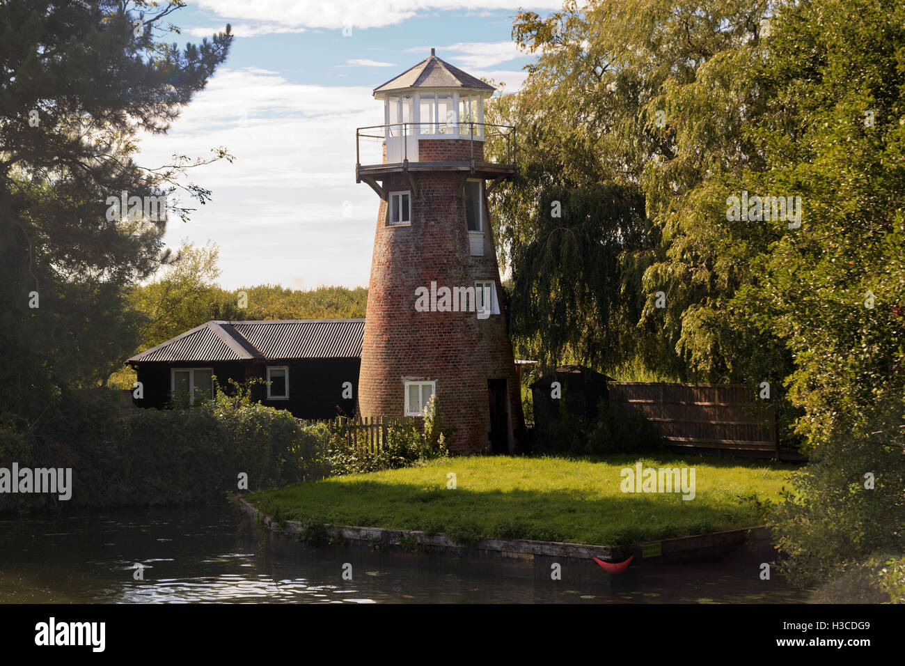 Windmill on the banks of the norfolk broads hi-res stock photography ...