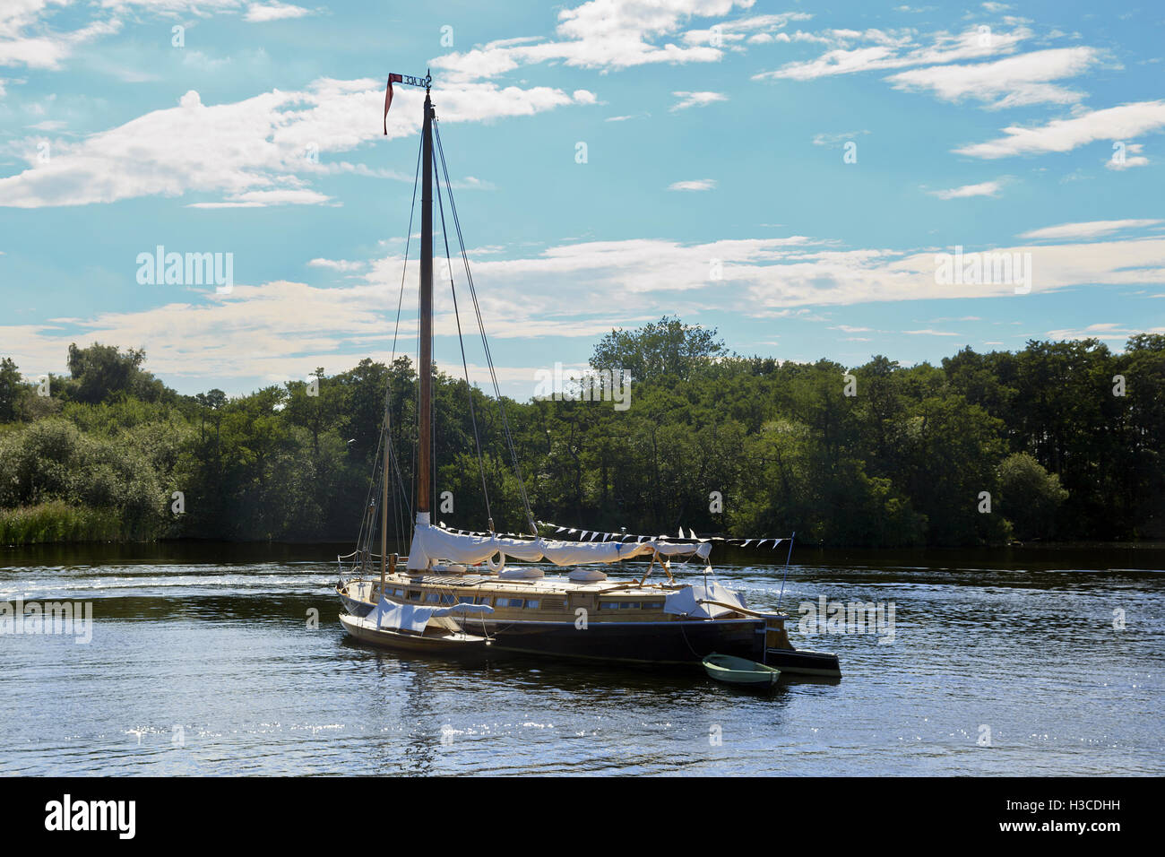 Norfolk broad barge hi-res stock photography and images - Alamy