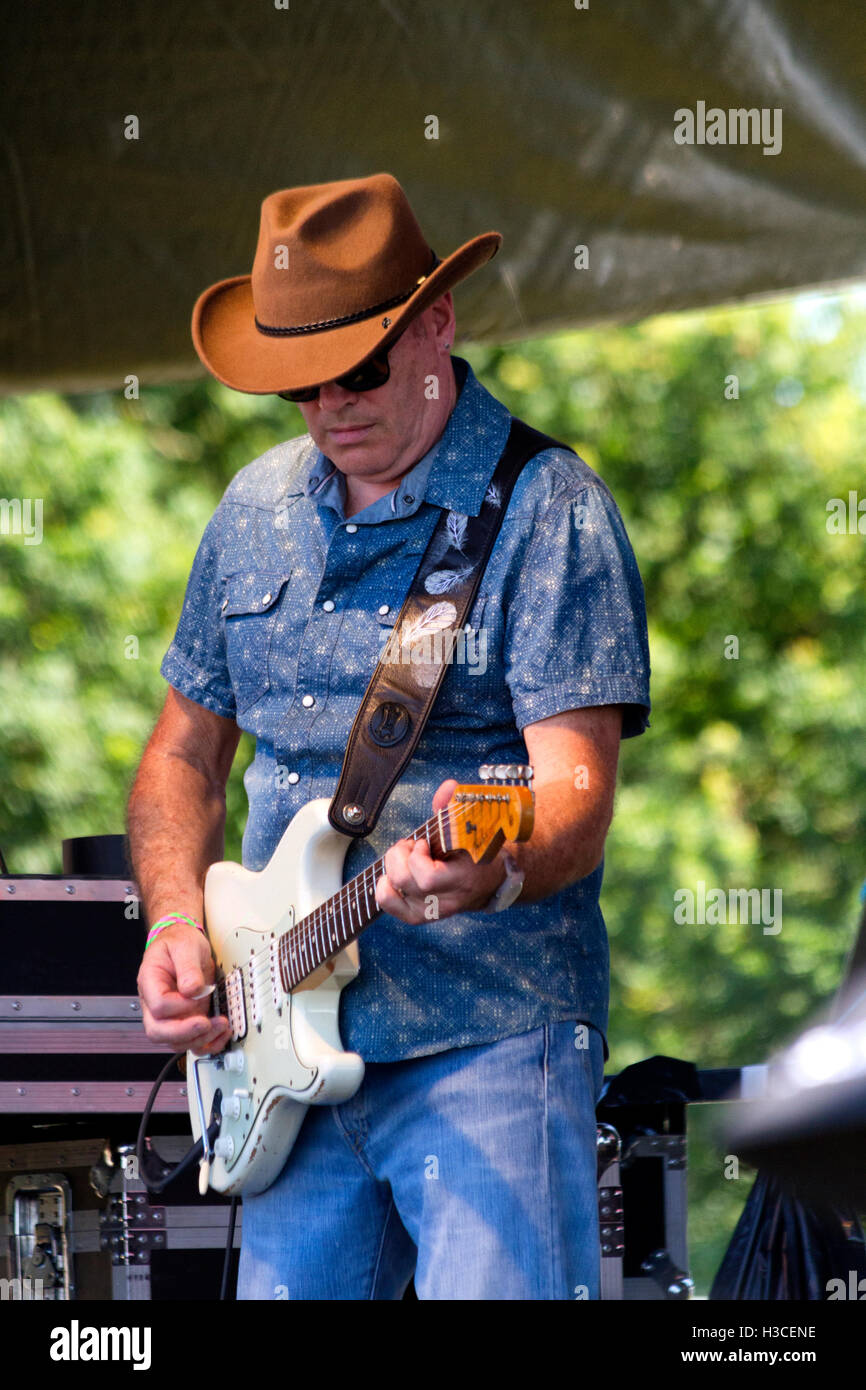 Danny O'Loughlin of the Diablos British country rock band, music ...
