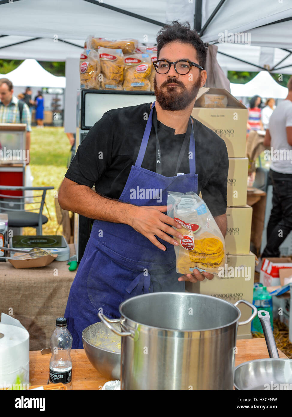 Italian chef hi-res stock photography and images - Alamy