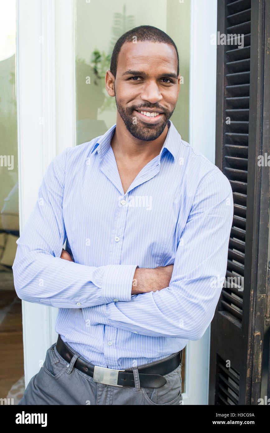 Arms folded across chest man hi-res stock photography and images - Alamy