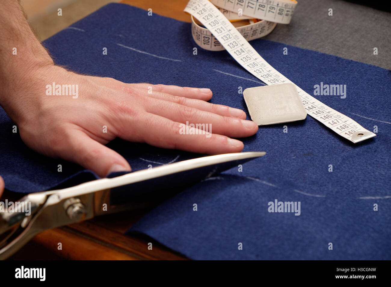 Artisan tailor hi-res stock photography and images - Alamy