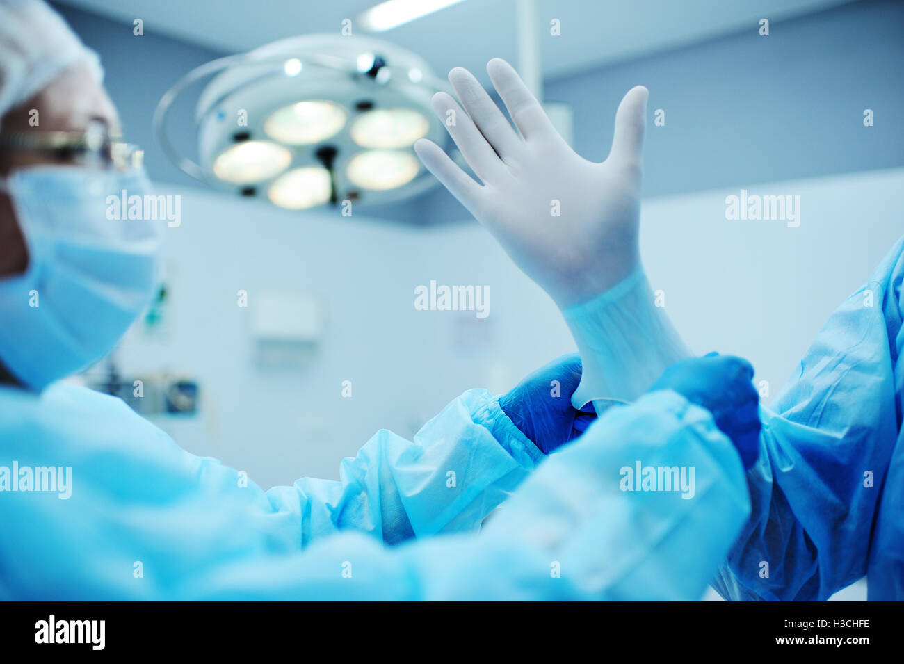 Female surgeon gloves hi-res stock photography and images - Alamy