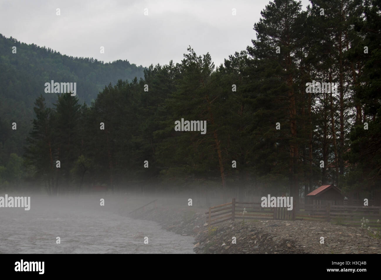 Fog along the water hi-res stock photography and images - Alamy