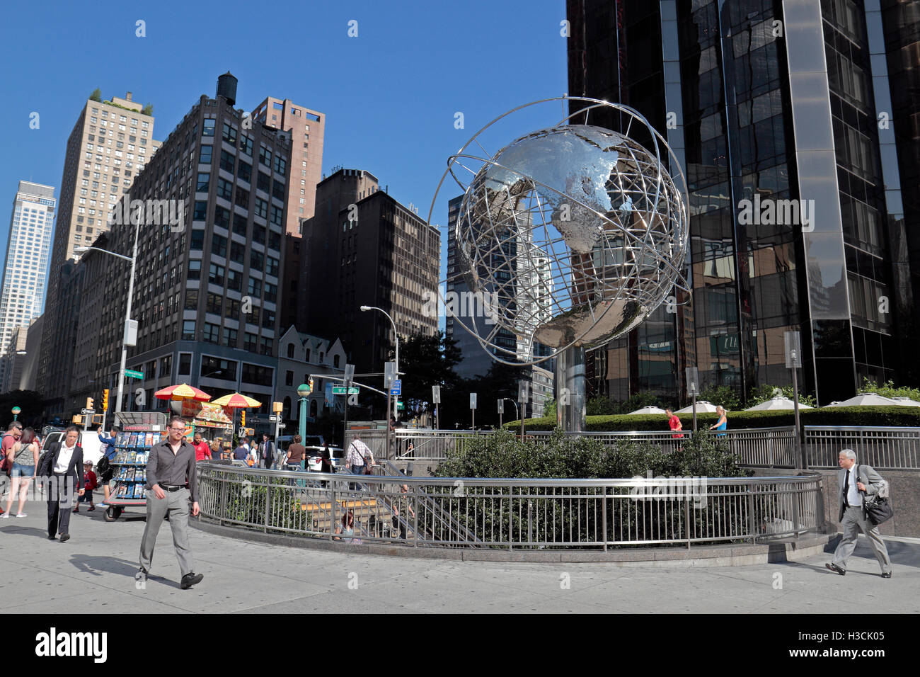 Globe sculpture hi-res stock photography and images - Alamy