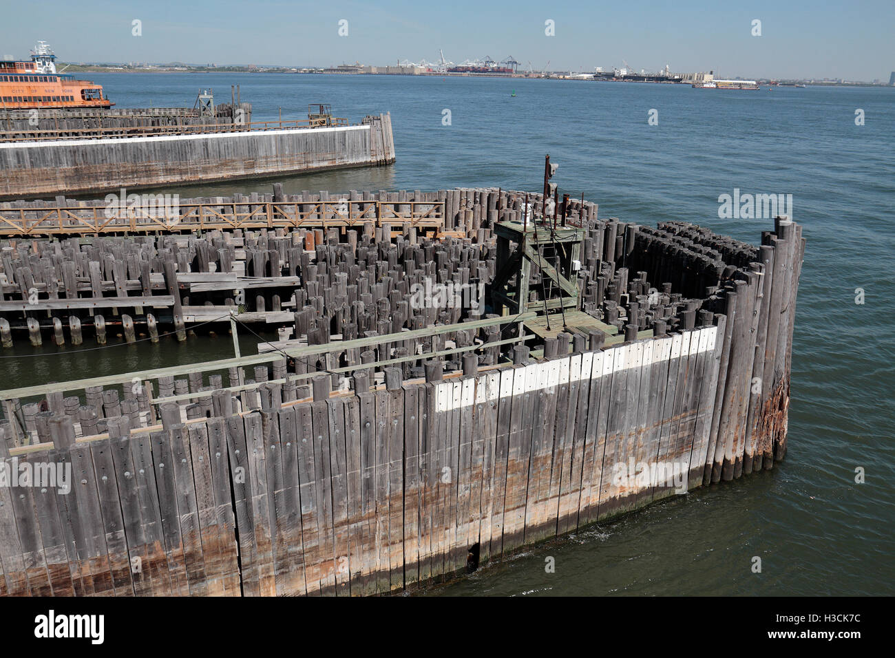 Timber ferry pier hi-res stock photography and images - Alamy