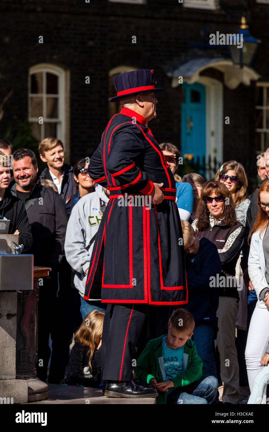 Prison uniform uk hi-res stock photography and images - Alamy