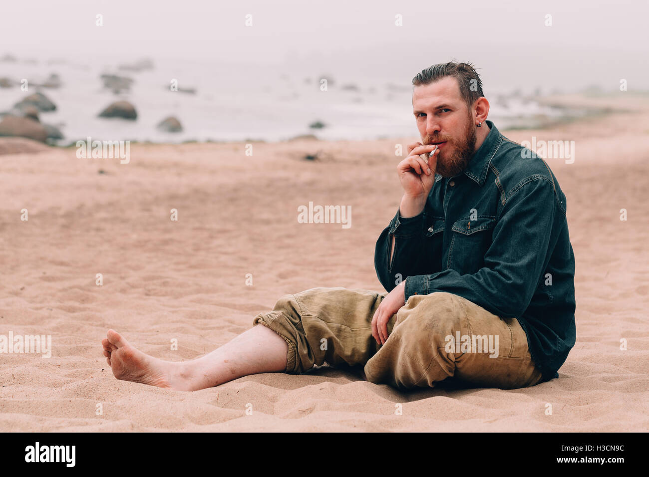 Man bearded cheerful hipster hi-res stock photography and images - Alamy