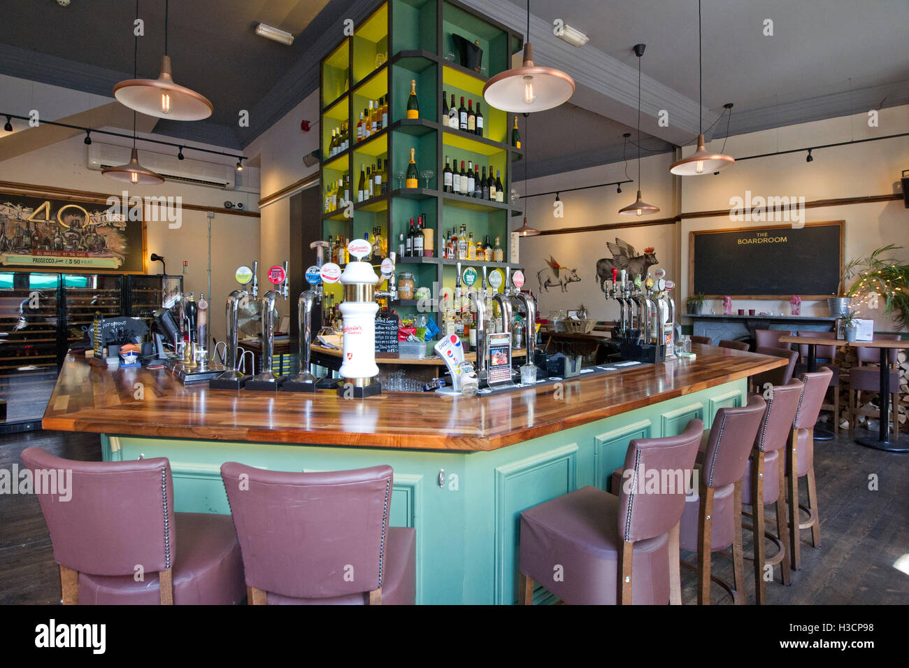 The boardroom pub hi-res stock photography and images - Alamy