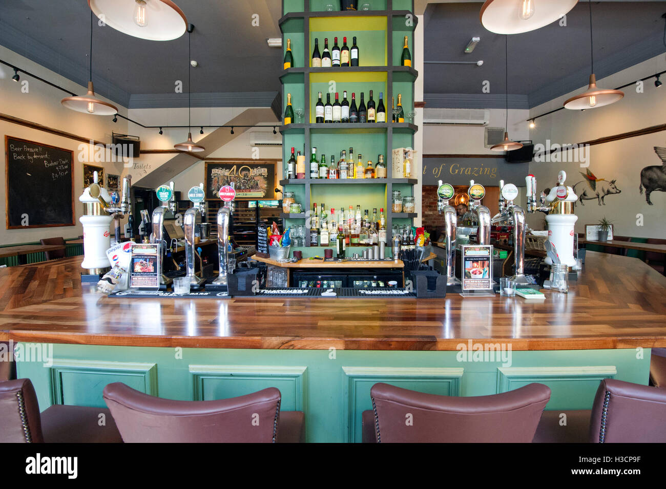 Boardroom bar hi-res stock photography and images - Alamy