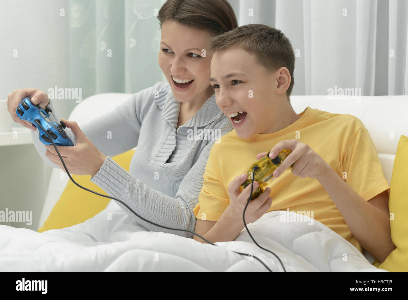 Mother and son playing computer game Stock Photo - Alamy Mother and son playing computer game Stock Photo - Alamy