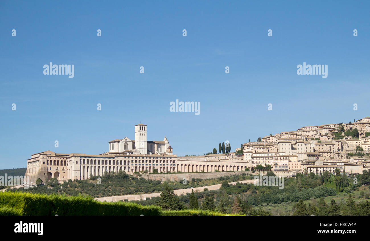 landscape of assisi in italy Stock Photo - Alamy