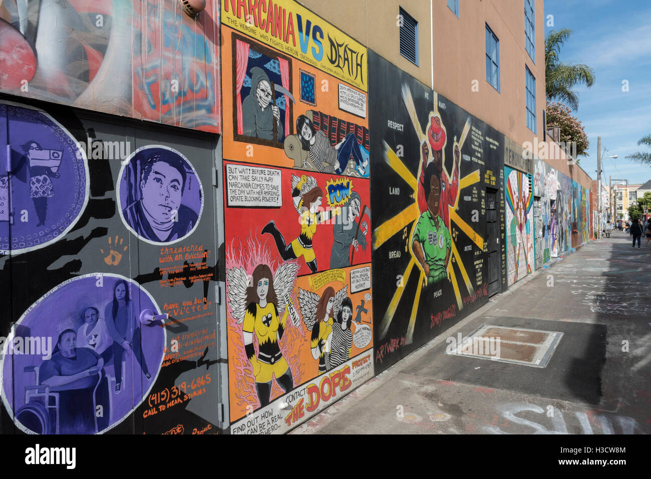 Murals and graffiti art on walls in Clarion Alley, in the Mission ...