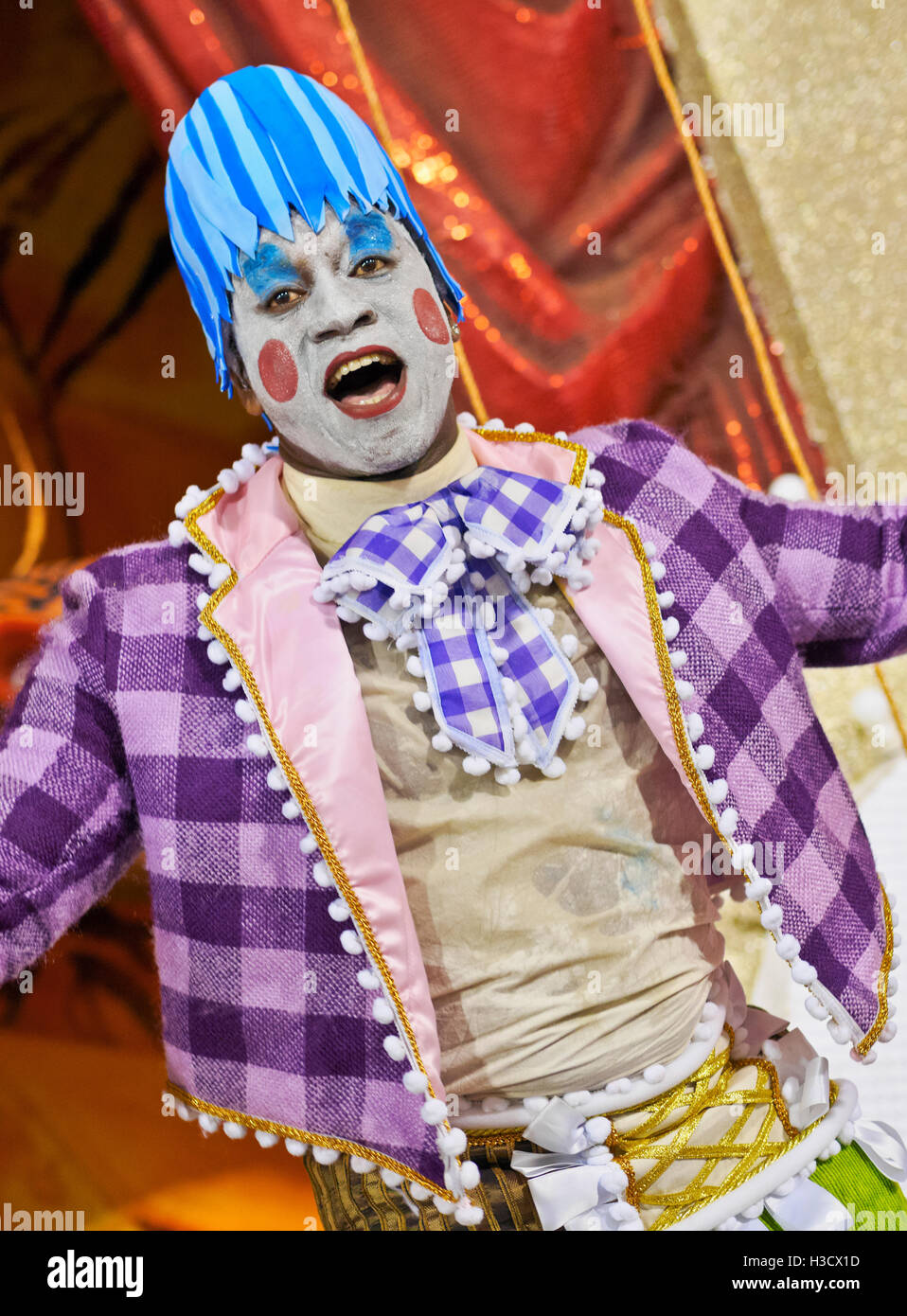 Male carnival dancer hi-res stock photography and images - Alamy