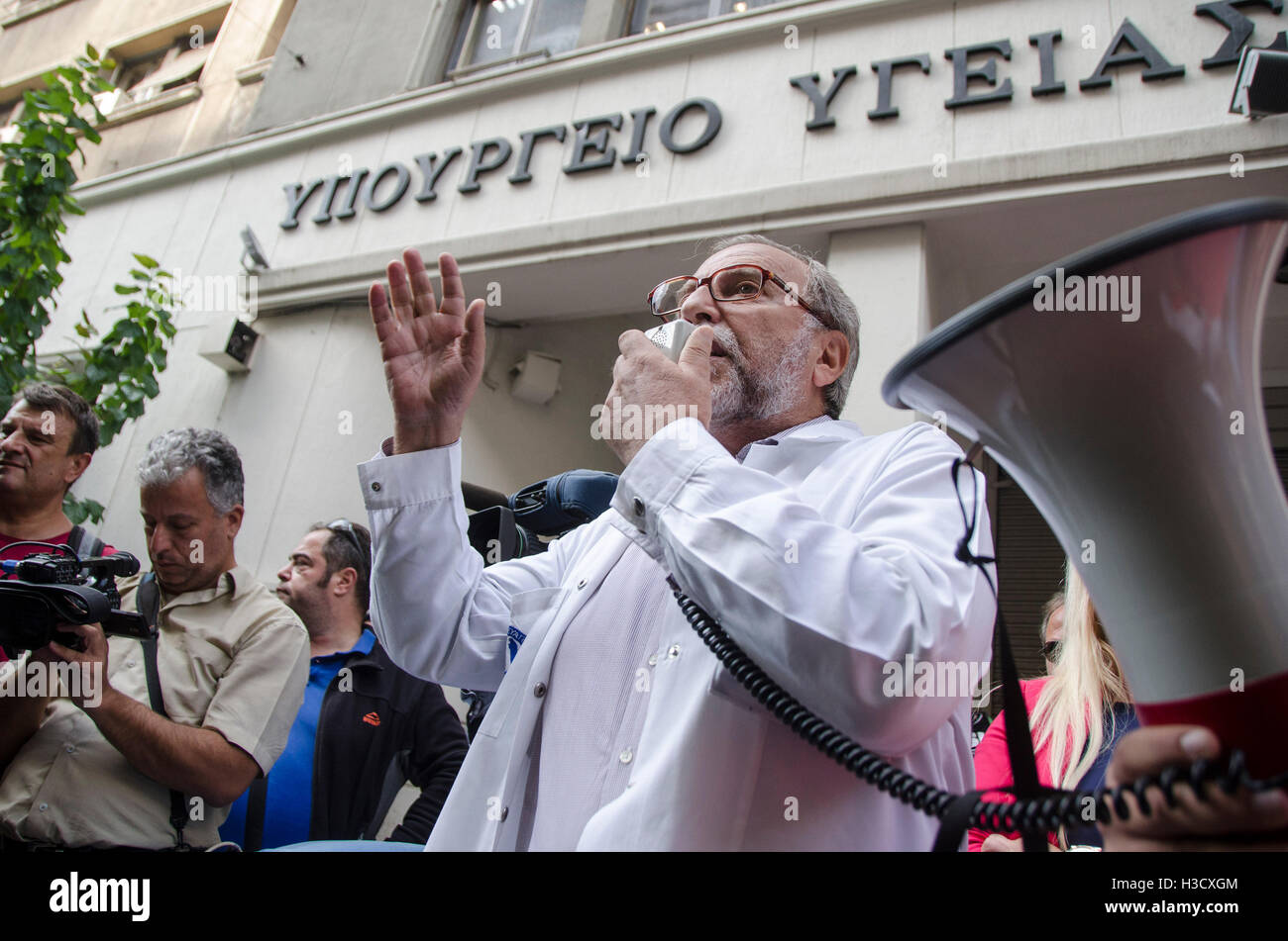 Athens, Greece. 06th Oct, 2016. Greek Hospital Employees demonstrate in ...
