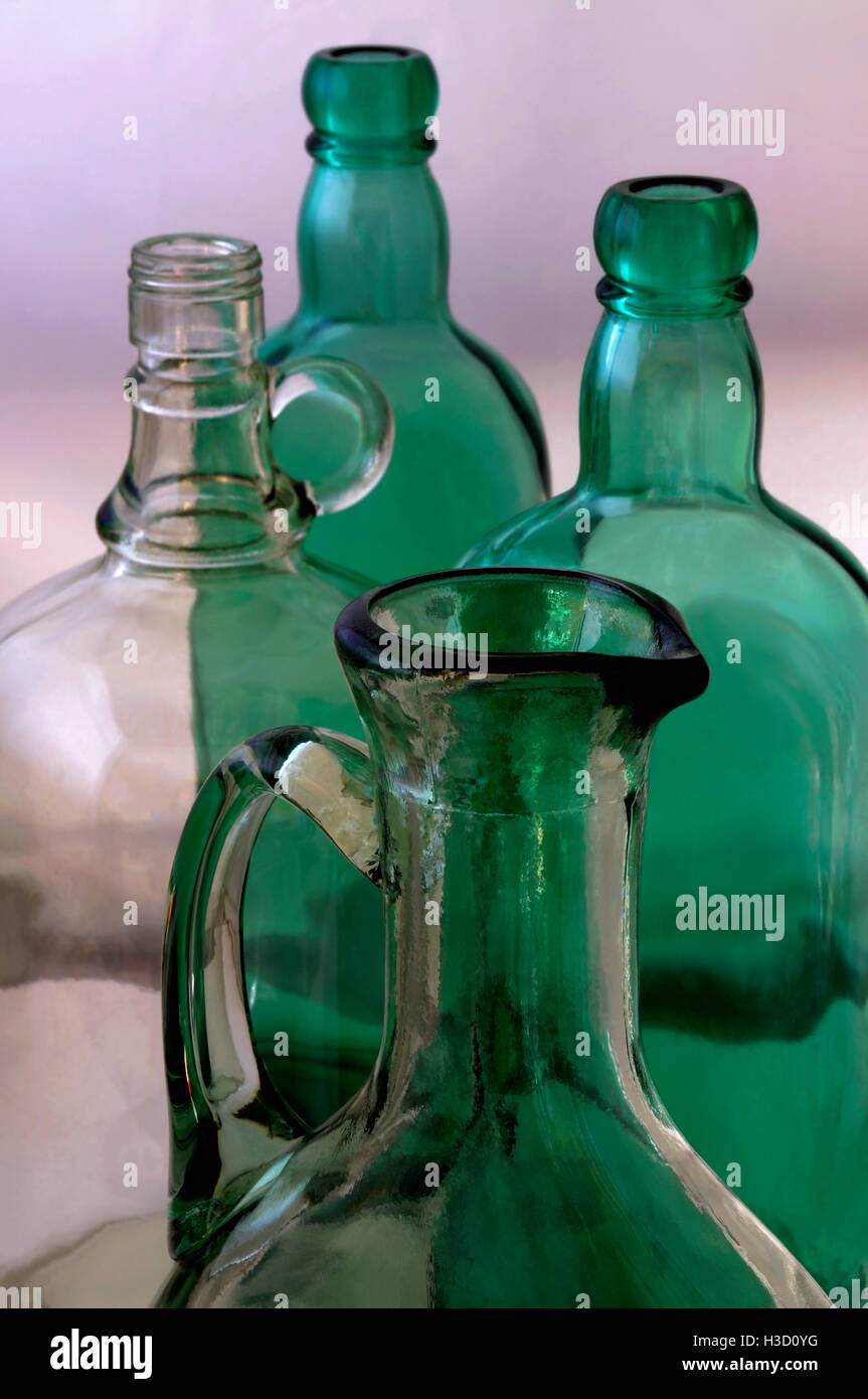 Empty alcohol bottles kitchen hi-res stock photography and images - Alamy