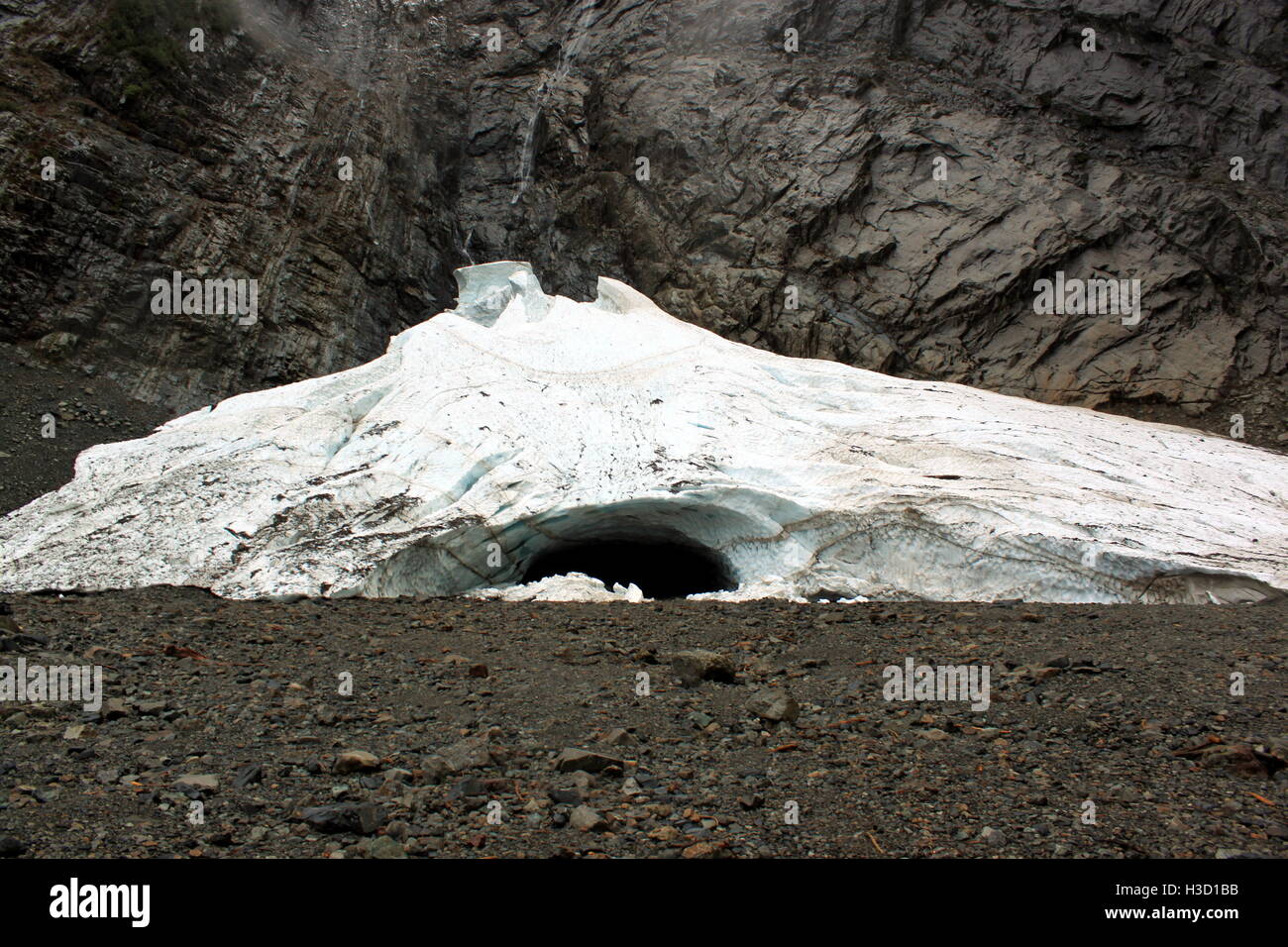 Close up mountain cave hi-res stock photography and images - Alamy