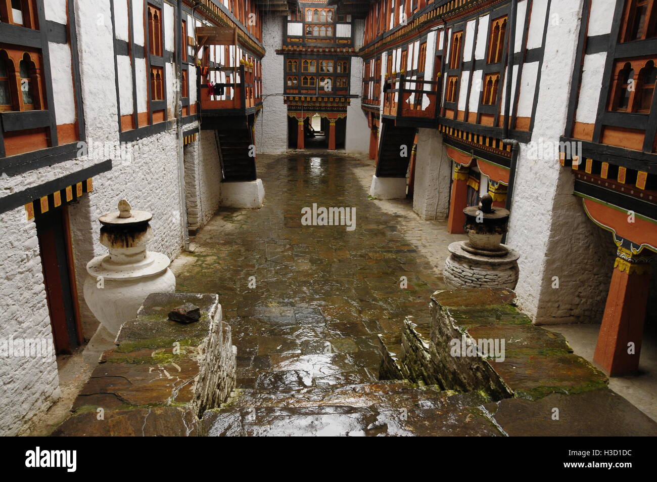 Wangdue Phodrang Dzong, traditional bhutanese castle, himalayan ...