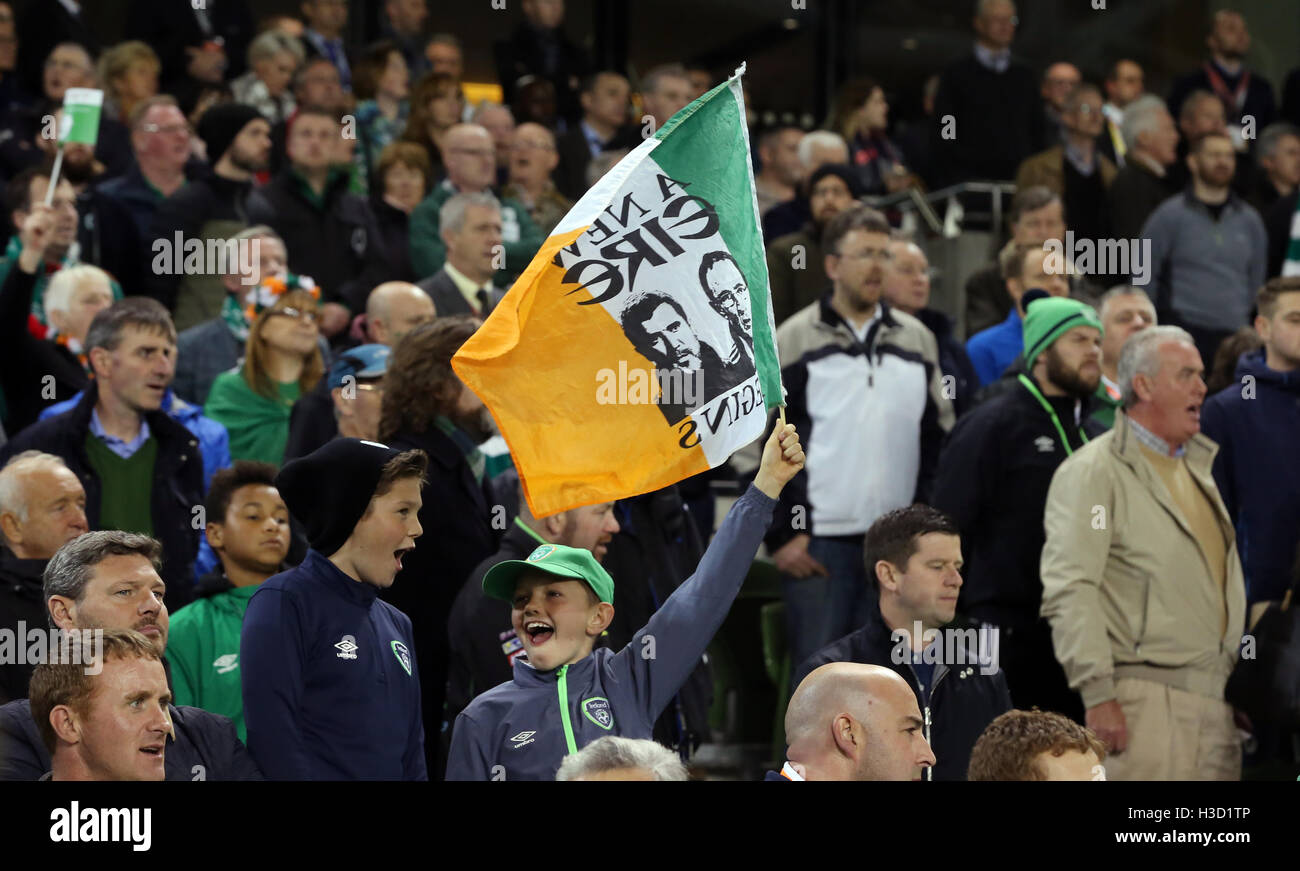 Republic of ireland fans at the aviva stadium hi-res stock photography ...