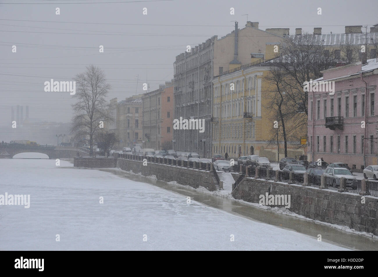 the February snowstorm in the city Stock Photo - Alamy