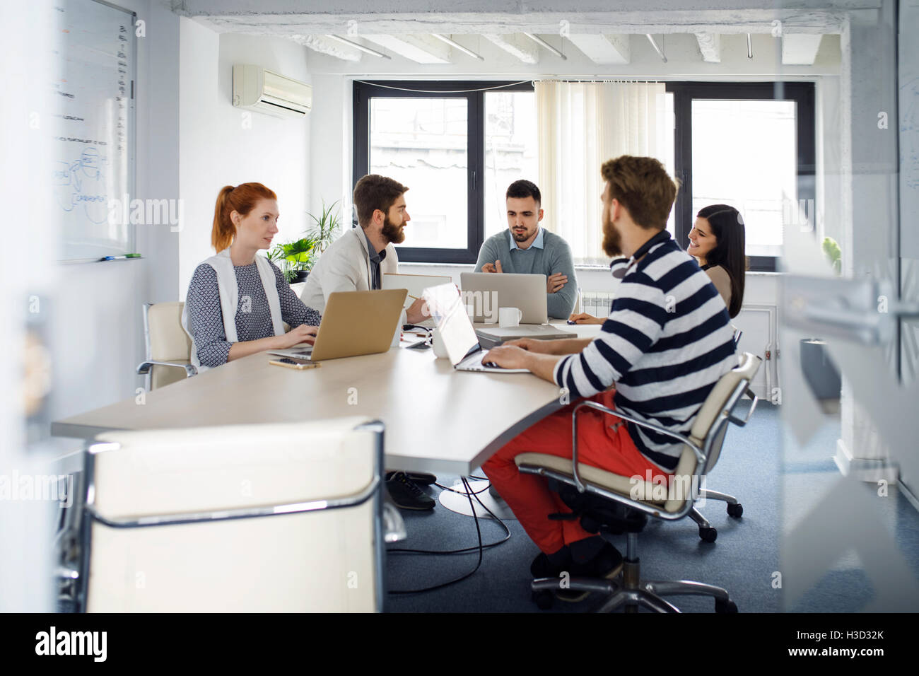 Entrepreneurs white board hi-res stock photography and images - Alamy